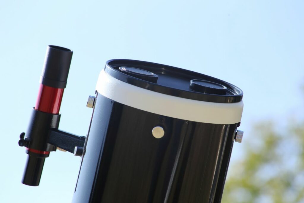 Why Is It Advantageous To Use A Large-Diameter Objective Lens In A ...